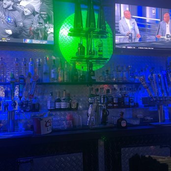 THE BREAK ROOM - 143 Photos & 89 Reviews - 601 S Raymond Ave, Fullerton ...