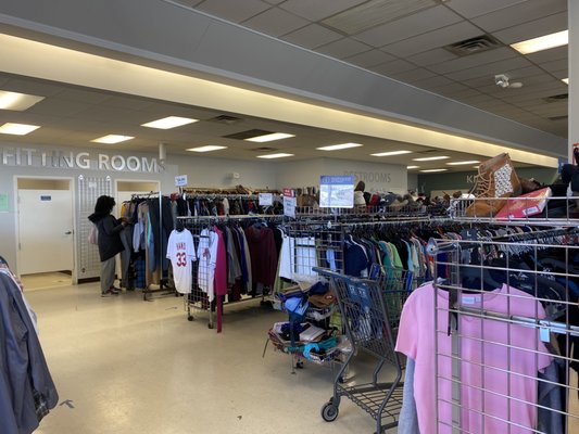 GOODWILL - Updated December 2025 - 28 Reviews - 2550 N High St ...