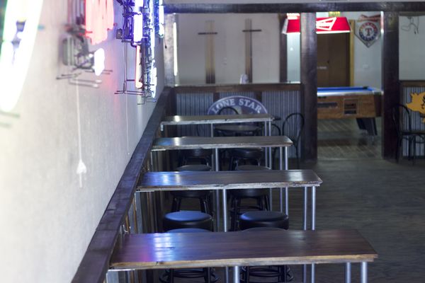 FRIENDS DOWNTOWN BAR & GRILL - 10 Photos - 607 S Chadbourne St, San ...