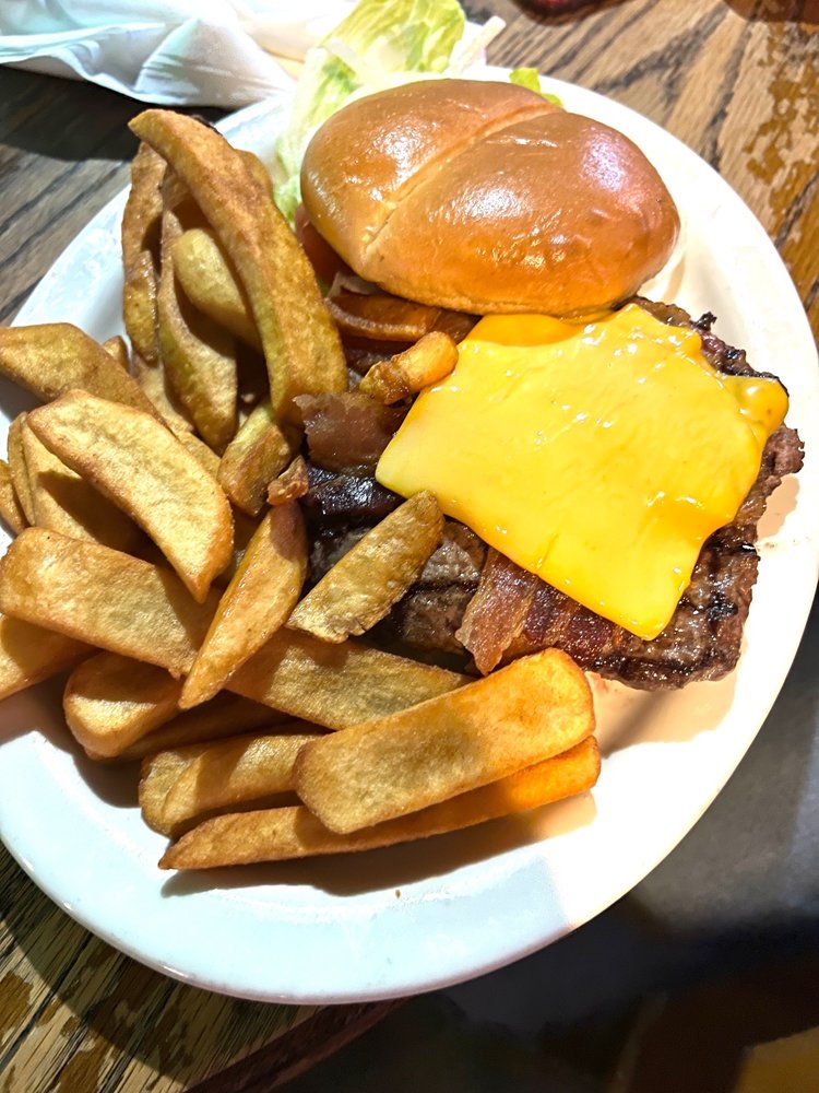 GATOR EIGHT BAR & GRILL - Updated October 2025 - 13 Photos & 27 Reviews ...