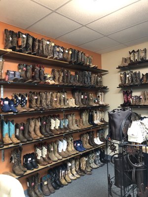 BOOT-VIL - Updated January 2026 - 14 Photos & 11 Reviews - 8633 ...