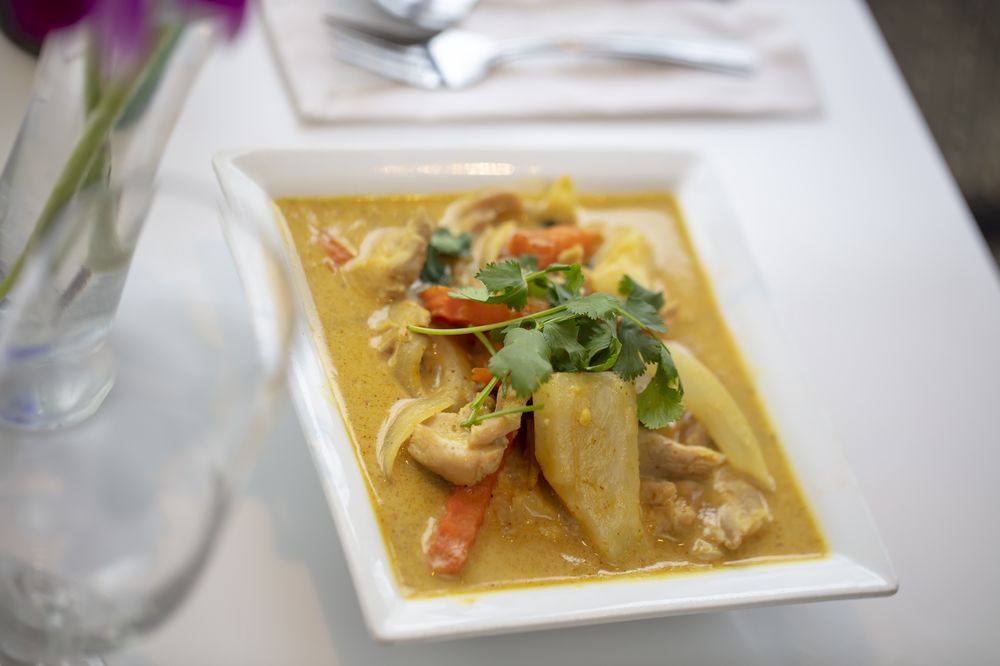 CHIANG MAI THAI CUISINE - 752 Photos & 394 Reviews - 2239 S King St ...