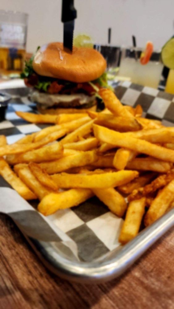 BETWEEN THE BUN - Updated December 2025 - 38 Photos & 45 Reviews ...