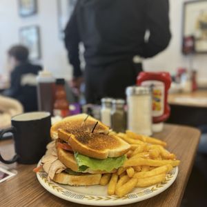 OAK TREE CAFE - Updated June 2025 - 6200 Oak Tree Blvd, Independence ...