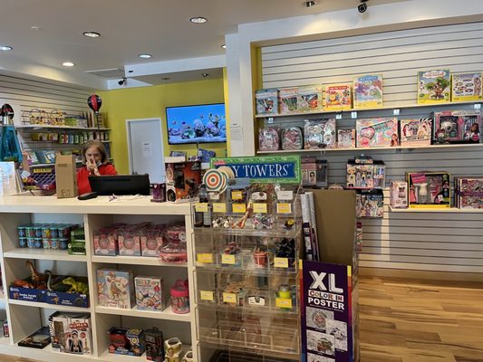 TOYS 2 LEARN - Updated January 2025 - Garden Hills Plaza, Guaynabo ...