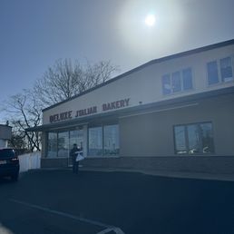 DELUXE ITALIAN BAKERY - Updated July 2025 - 54 Photos & 80 Reviews ...
