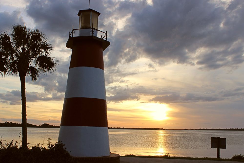 GRANTHAM POINT - 99 Photos - 311 S Tremain St, Mount Dora, Florida ...