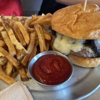 PERRYSBURGER’S - Updated December 2025 - 101 Photos & 203 Reviews - 220 ...