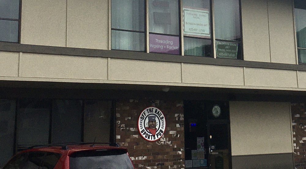 OFF THE RAILS SPORTS PUB - Updated December 2025 - 11 Photos & 30 ...