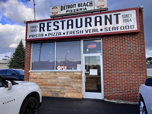 DETROIT BEACH RESTAURANT & PIZZERIA - Updated August 2024 - 35 Photos ...