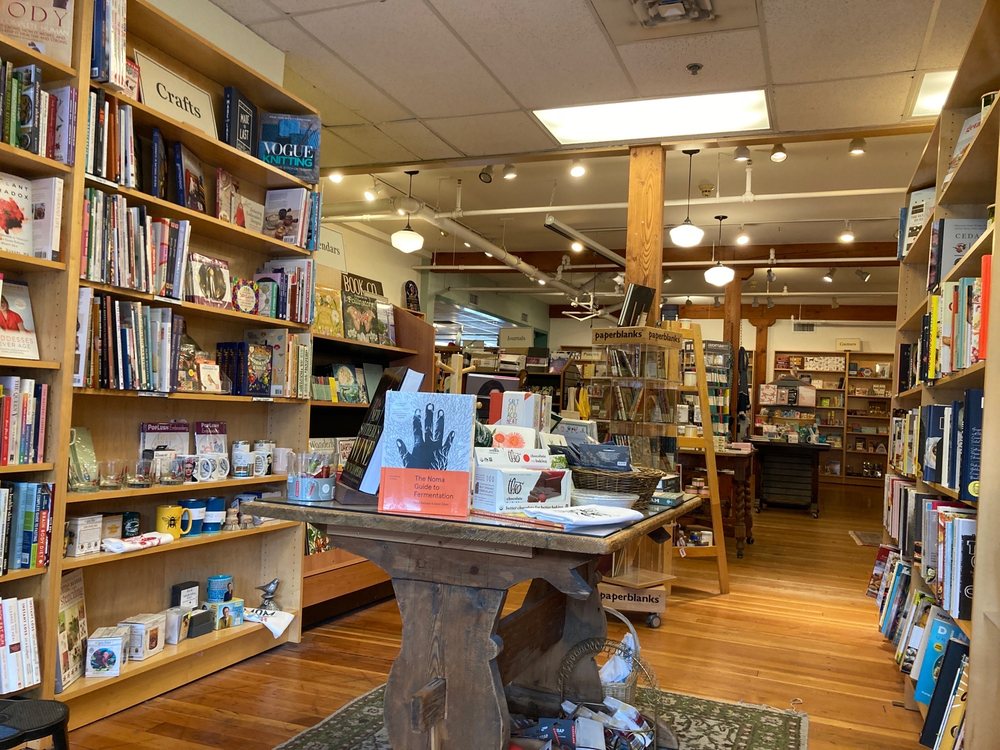EAGLE HARBOR BOOK COMPANY - 54 Photos & 44 Reviews - Bookstores - 157 ...