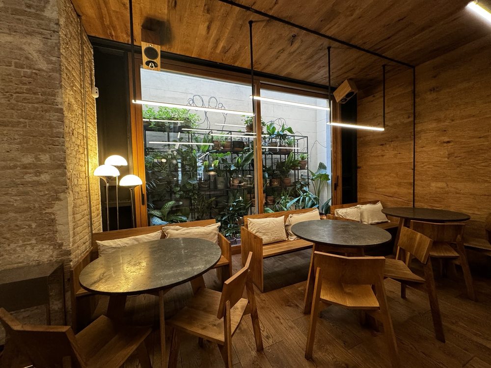 MONVÍNIC - Updated October 2025 - 90 Photos & 40 Reviews - Carrer de la ...