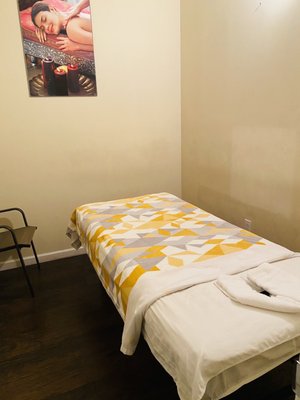 NEW MOON SPA - Updated May 2025 - 20 Photos & 59 Reviews - 2089 E 14th ...