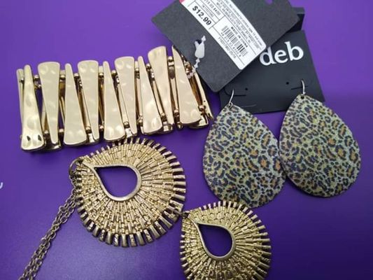 ALEIGHA TREASURE CHEST - Updated December 2024 - 45 Photos - 14017 ...