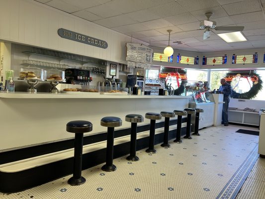 BRIDGEHAMPTON CANDY KITCHEN - Updated December 2025 - 66 Photos & 111 ...