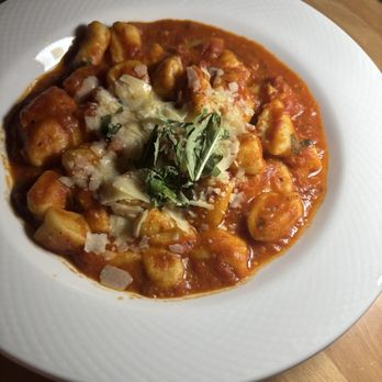 DE NOVO EUROPEAN PUB - Updated October 2025 - 807 Photos & 404 Reviews ...