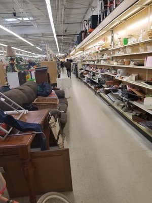 VALLEY THRIFT STORE - Updated October 2024 - 29 Photos & 88 Reviews ...