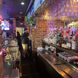 ASHBURN PUB - Updated July 2025 - 136 Photos & 205 Reviews - 44110 ...