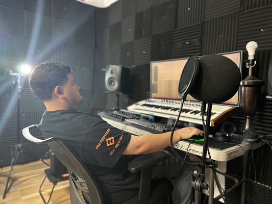 THE BOX STUDIO - Updated November 2025 - 907 E Duane Ave, Sunnyvale ...