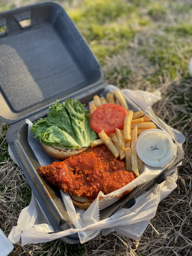 CURBSIDE CAFE - Updated December 2025 - 55 Photos & 102 Reviews - 2525 ...