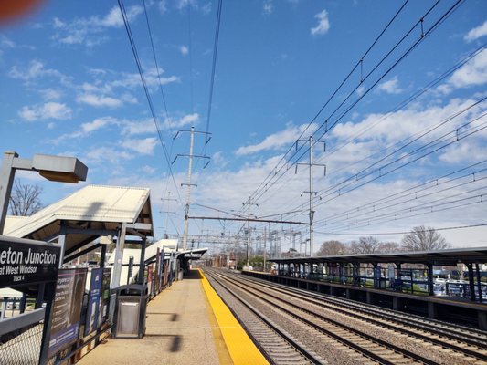 PRINCETON JUNCTION - NJ TRANSIT - Updated October 2025 - 75 Photos & 33 ...