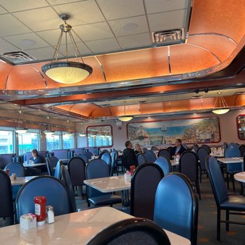 GOLDEN REEF DINER - Updated June 2024 - 260 Photos & 337 Reviews - 329 ...