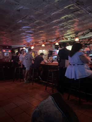 PECULIER PUB - Updated October 2025 - 202 Photos & 445 Reviews - 145 ...