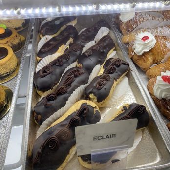 ISGRO PASTRIES - 559 Photos & 536 Reviews - 1009 Christian St ...