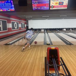 BOWLERO RALEIGH - Updated December 2025 - 22 Photos & 15 Reviews - 5501 ...