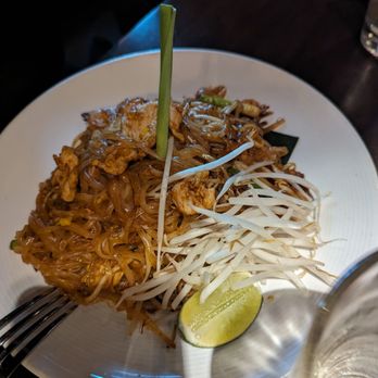 MOON THAI AND JAPANESE RESTAURANT - Updated October 2024 - 805 Photos ...