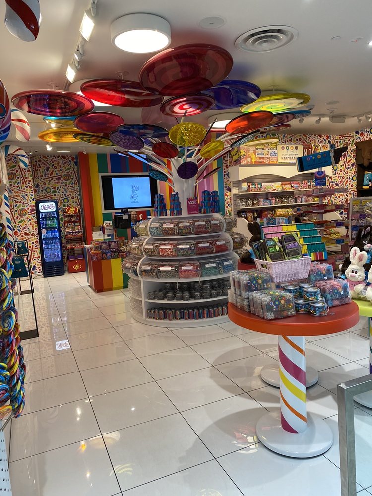 DYLAN’S CANDY BAR - 16 Photos - 2800 North Terminal Rd, Houston, Texas ...