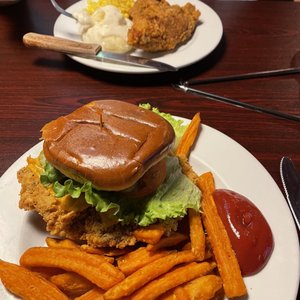 UPTOWN CAFE & CLUB D’EST - 59 Photos & 74 Reviews - 202 S Main St ...