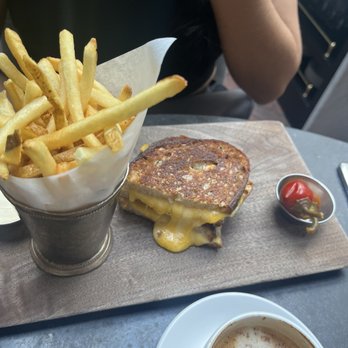 RH CHICAGO | THE GALLERY AT THE THREE ARTS CLUB - Updated January 2025 ...