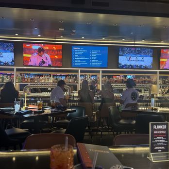 FLANKER KITCHEN + SPORTS BAR - Updated July 2024 - 265 Photos & 230 ...