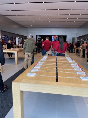 APPLE OAKBROOK - Updated September 2025 - 61 Photos & 335 Reviews - 70 ...