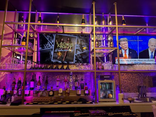 NATIVE - Updated January 2026 - 111 Photos & 90 Reviews - 911 Broadway ...