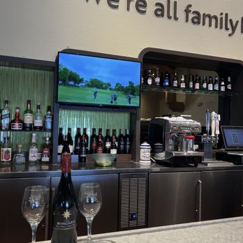 KAILUA TOWN PUB & GRILL - Updated November 2025 - 460 Photos & 538 ...