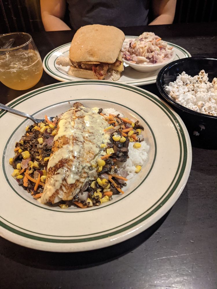 LUCKY’S 13 PUB - Updated July 2024 - 89 Photos & 121 Reviews - 2033 ...