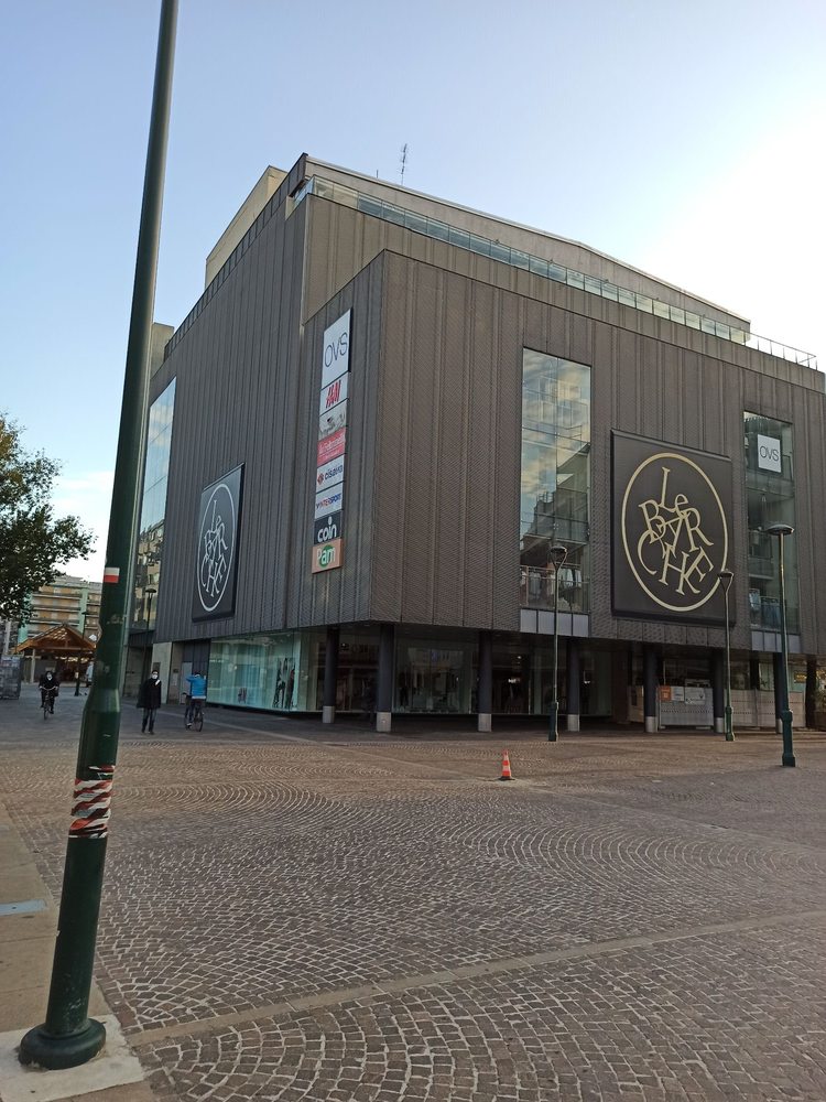 CENTRO COMMERCIALE LE BARCHE - Updated October 2024 - Piazzetta XXII ...