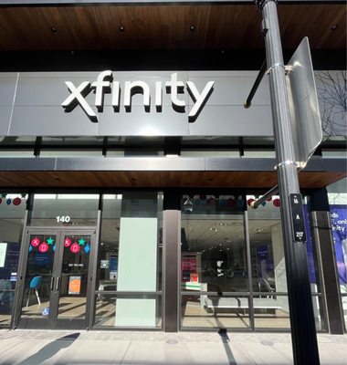 XFINITY STORE BY COMCAST - 15 Photos & 36 Reviews - 301 W McKinley Ave ...