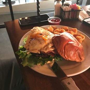 CENTER STREET TAVERN - Updated December 2024 - 104 Photos & 168 Reviews ...