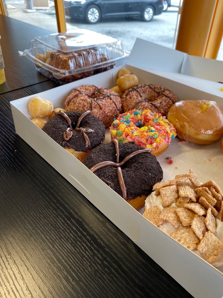 GLAZE’N DAZE DONUTS - 243 Photos & 141 Reviews - 39 Greenville Ave, Johnston, RI - Yelp