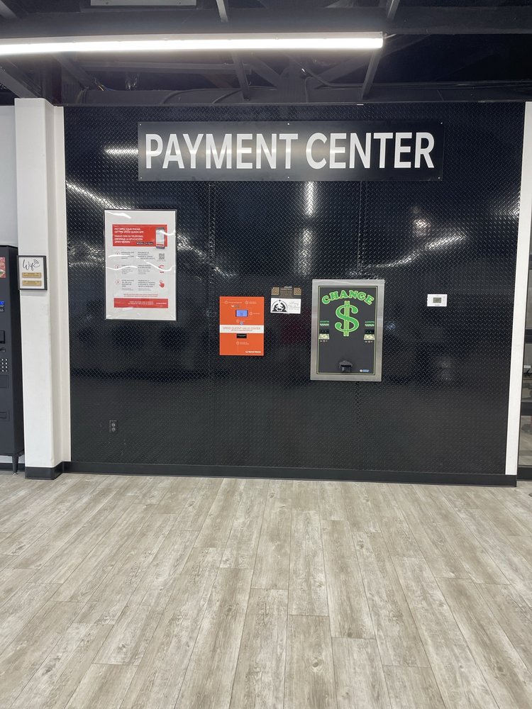 THE WASHROOM COIN LAUNDRY - Updated December 2024 - 3115 Phoenix Ave ...