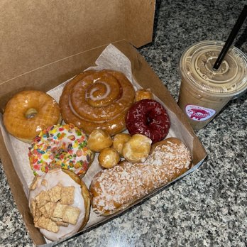 DAILY R I HOMEMADE DONUTS - Updated May 2025 - 40 Photos & 12 Reviews ...