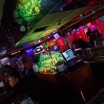 ROUND TABLE SPORTS BAR & LOUNGE - Updated January 2026 - 110 Photos ...