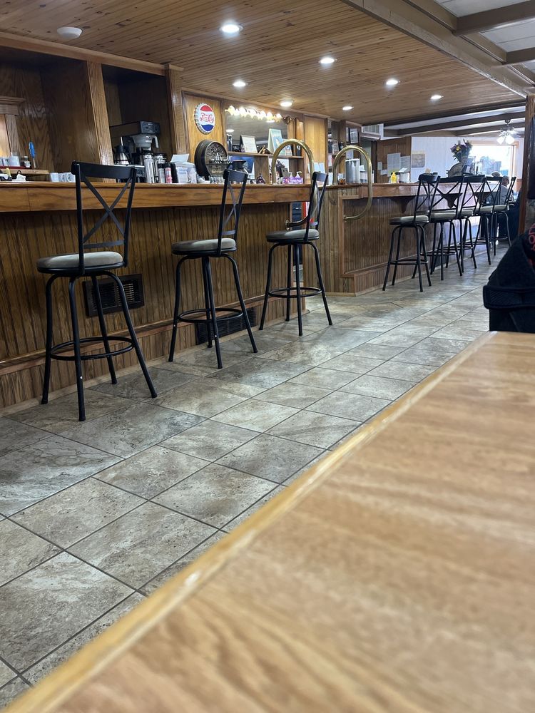 TRACKSIDE EATERY & PUB - Updated August 2025 - 207 N Superior St ...