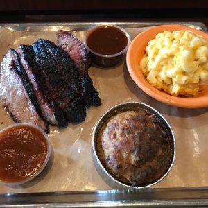BLACK DOG SMOKE & ALE HOUSE - 313 Photos & 499 Reviews - 320 N Chestnut ...