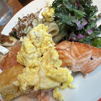 FOUNDING FARMERS RESTON STATION - Updated August 2024 - 1338 Photos ...