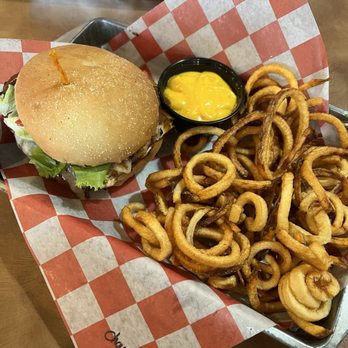 NISKERS CHAR-GRILL & SLAP SHOT HOCKEY BAR - Updated December 2025 - 216 ...