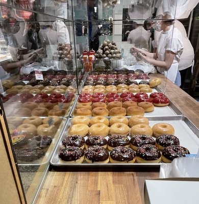 DESTINATION DONUTS - Updated January 2025 - 265 Photos & 221 Reviews ...